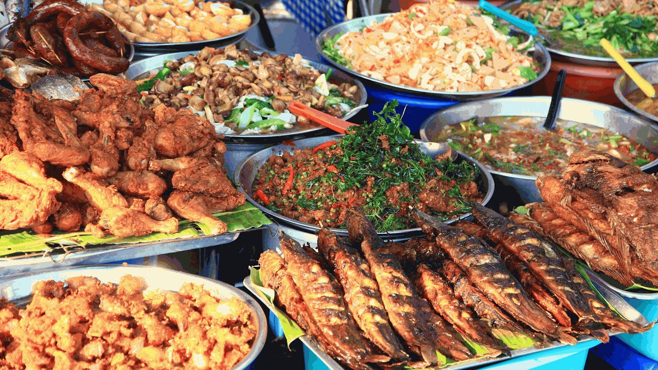 EXTREME STREET FOOD IN LAHORE - EP 02 | Most Famous Street Food | Night ...