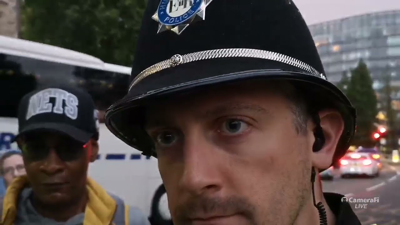 Police Stop Questions to the Queue. - YouTube