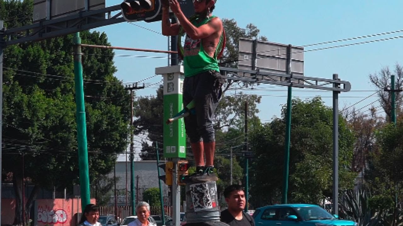 Street Artist Performance: Juggling & Balancing in Mexico City ...