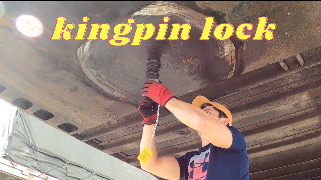Disconnecting trailer/Locking kingpin - YouTube