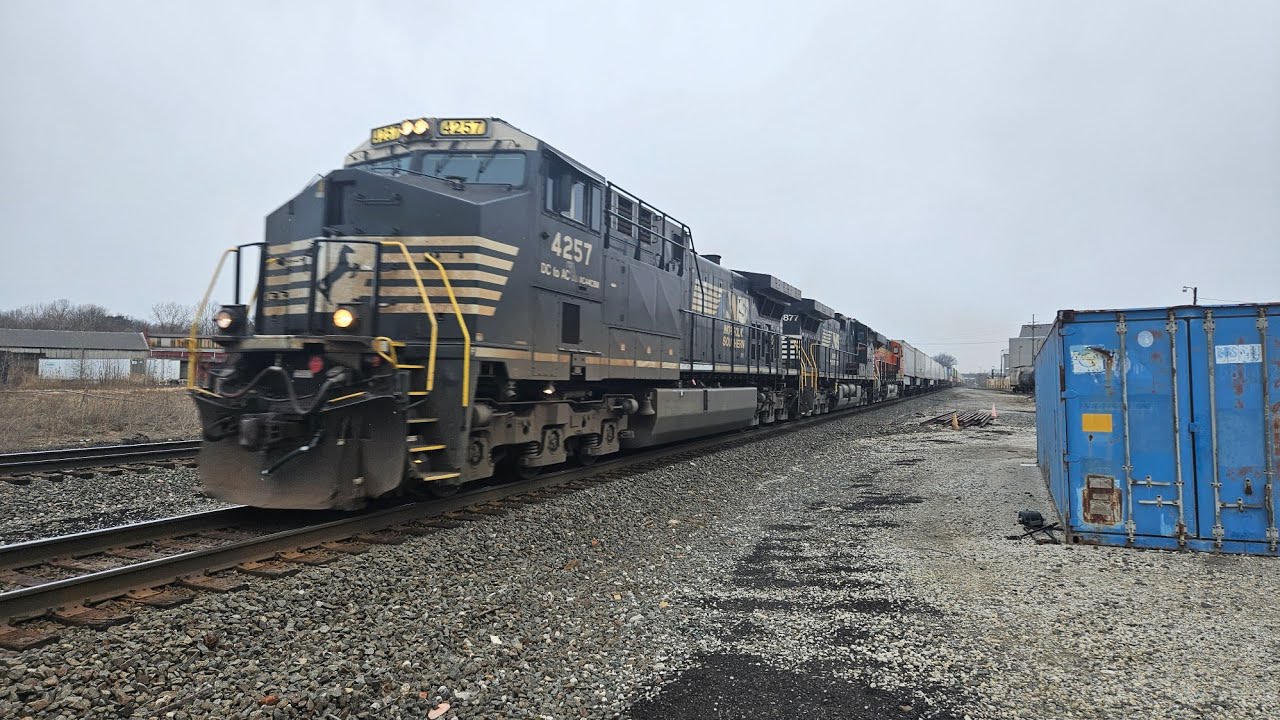 Norfolk Southern Intermodal Train in Salem, OH 2 16 24 4K - YouTube