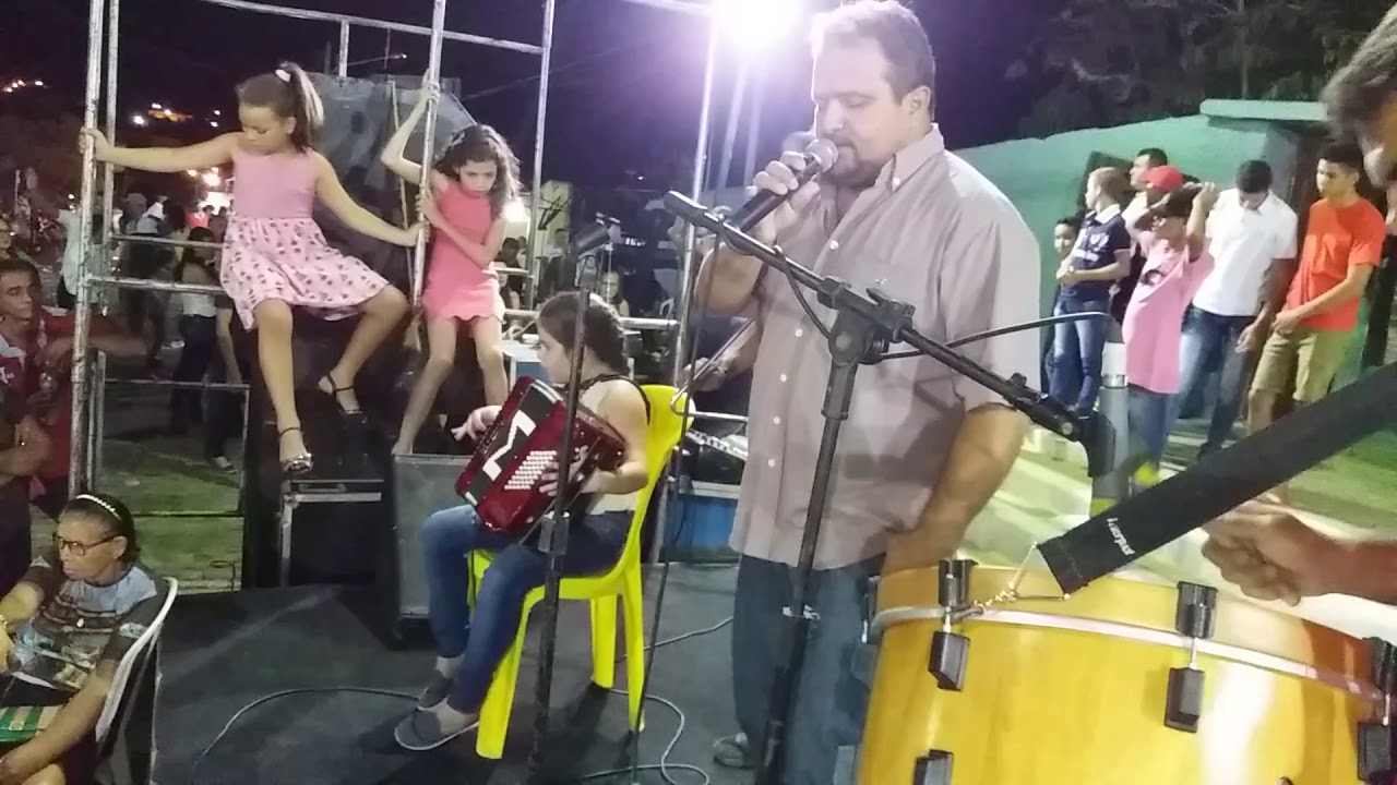 Layla do Acordeon de 8 anos e Daryê da Batera de 10 anos deram um show ...
