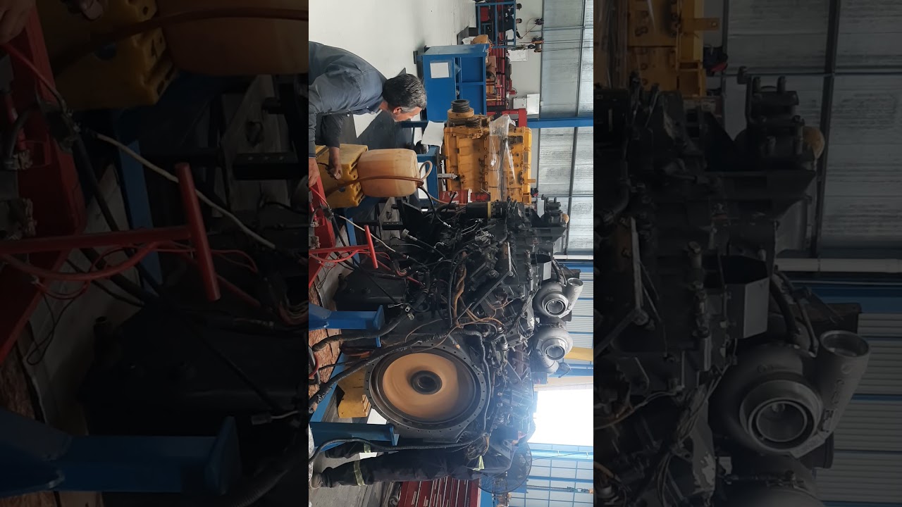 SAA12V140E-3 KOMATSU ENGINE - YouTube