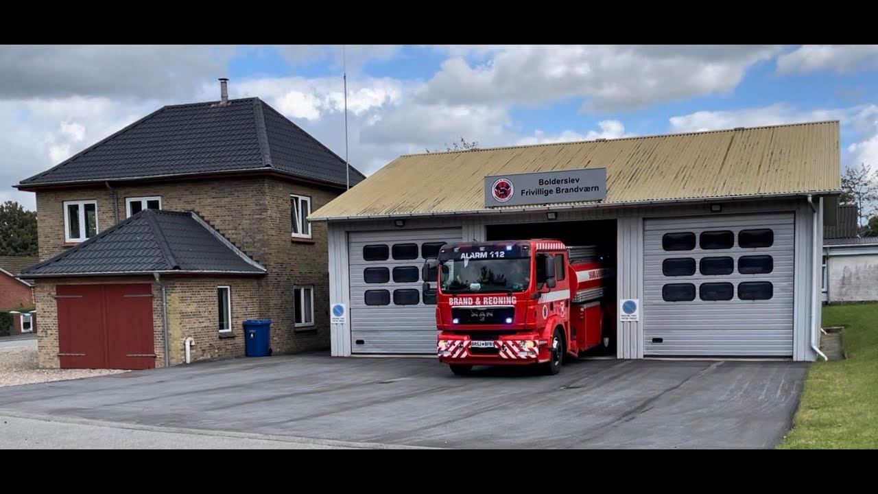 Danish fire trucks responding - YouTube