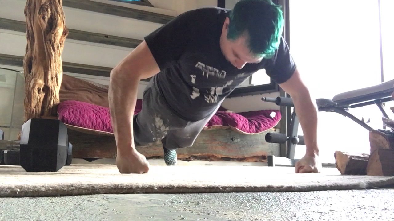 World Record! 90 fist push-ups in 1 minute - YouTube