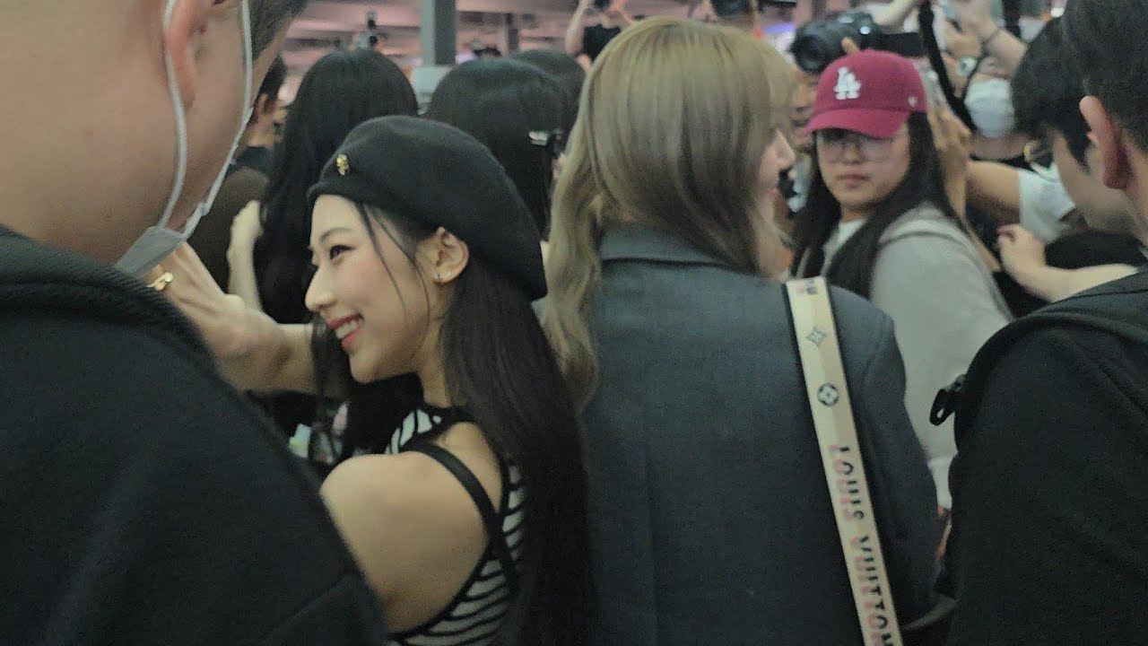 Walking next to Ruka and Rami of BABYMONSTER at Incheon Airport 6-5 ...