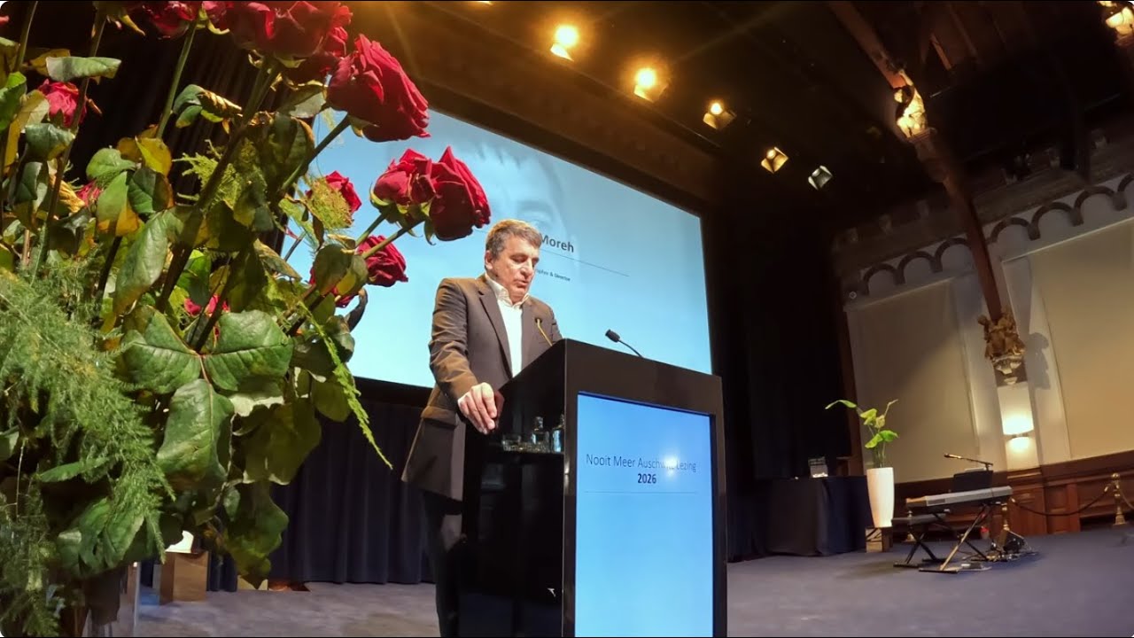 Nooit Meer Auschwitz lezing 2026 door Dror Moreh - YouTube