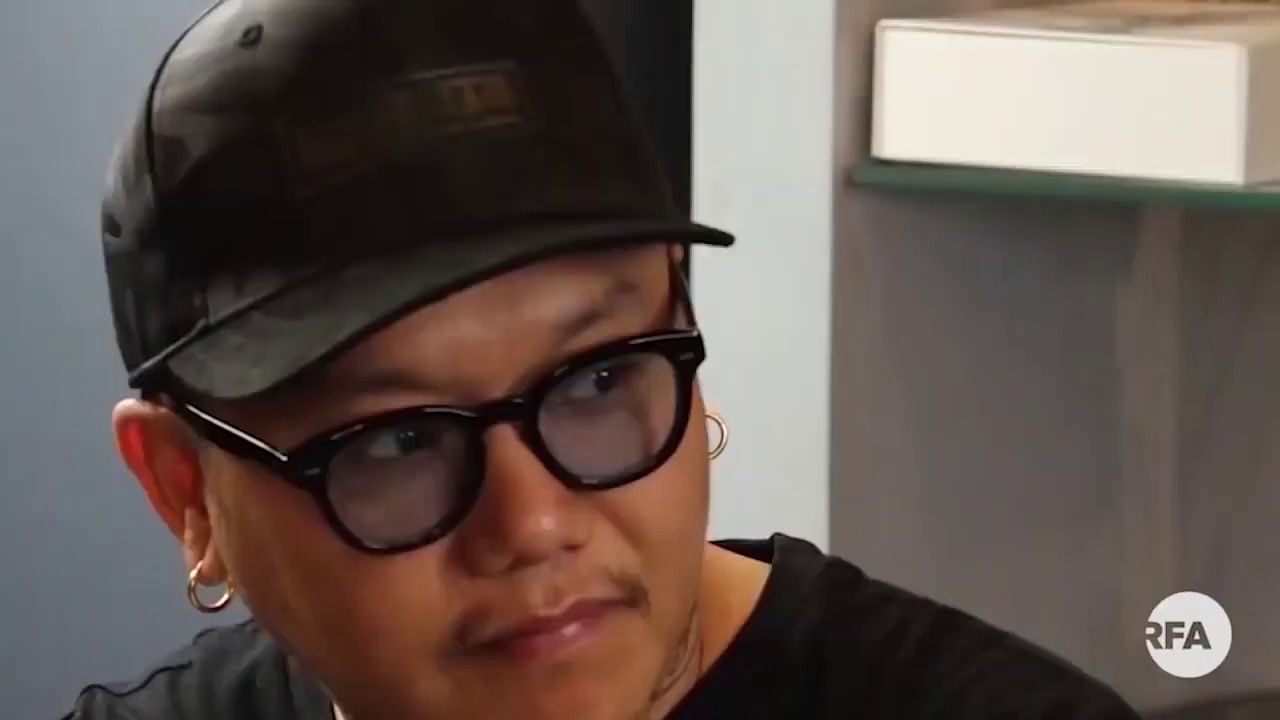 Tibetan Tattoo Artist Tenzin Tseten in Delhi - YouTube