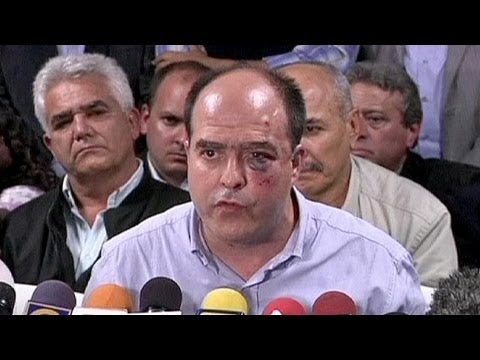 Venezuela parlamentosunda yumruklar konuştu