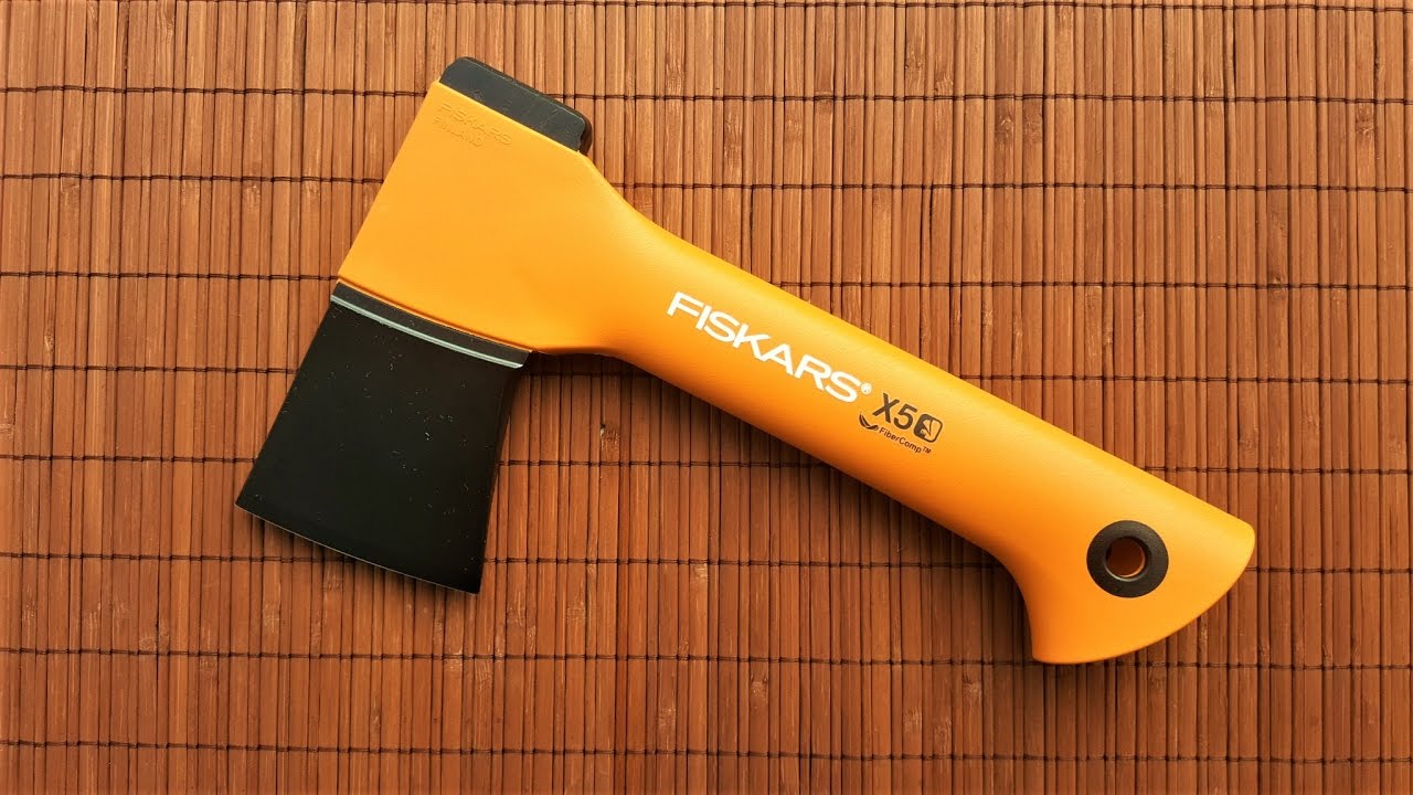 Брадва Fiskars X5 - YouTube