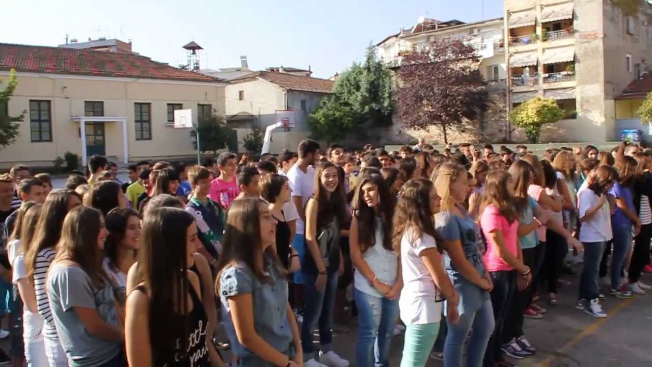 ΟΙ ΑΓΙΑΣΜΟΙ ΣΤΑ ΣΧΟΛΕΙΑ ΤΗΣ ΝΑΟΥΣΑΣ 2013 - YouTube
