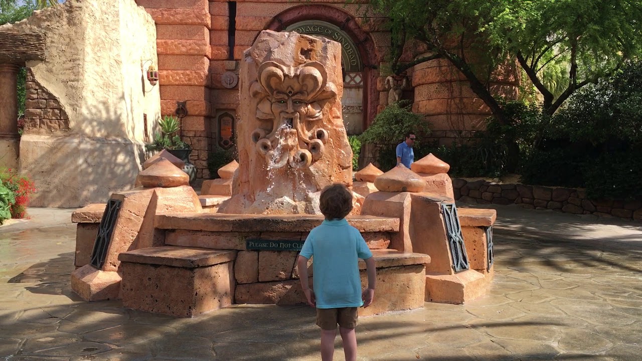 Universal Studios Talking Fountain tells a story - YouTube