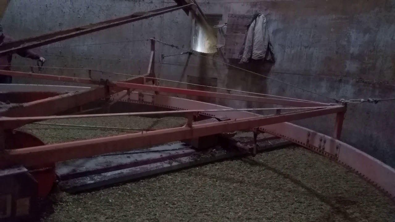 30' Valmetal silo unloader - YouTube