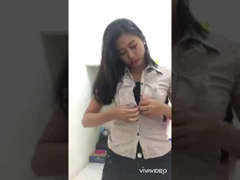 mahasiswa buka baju  di kos