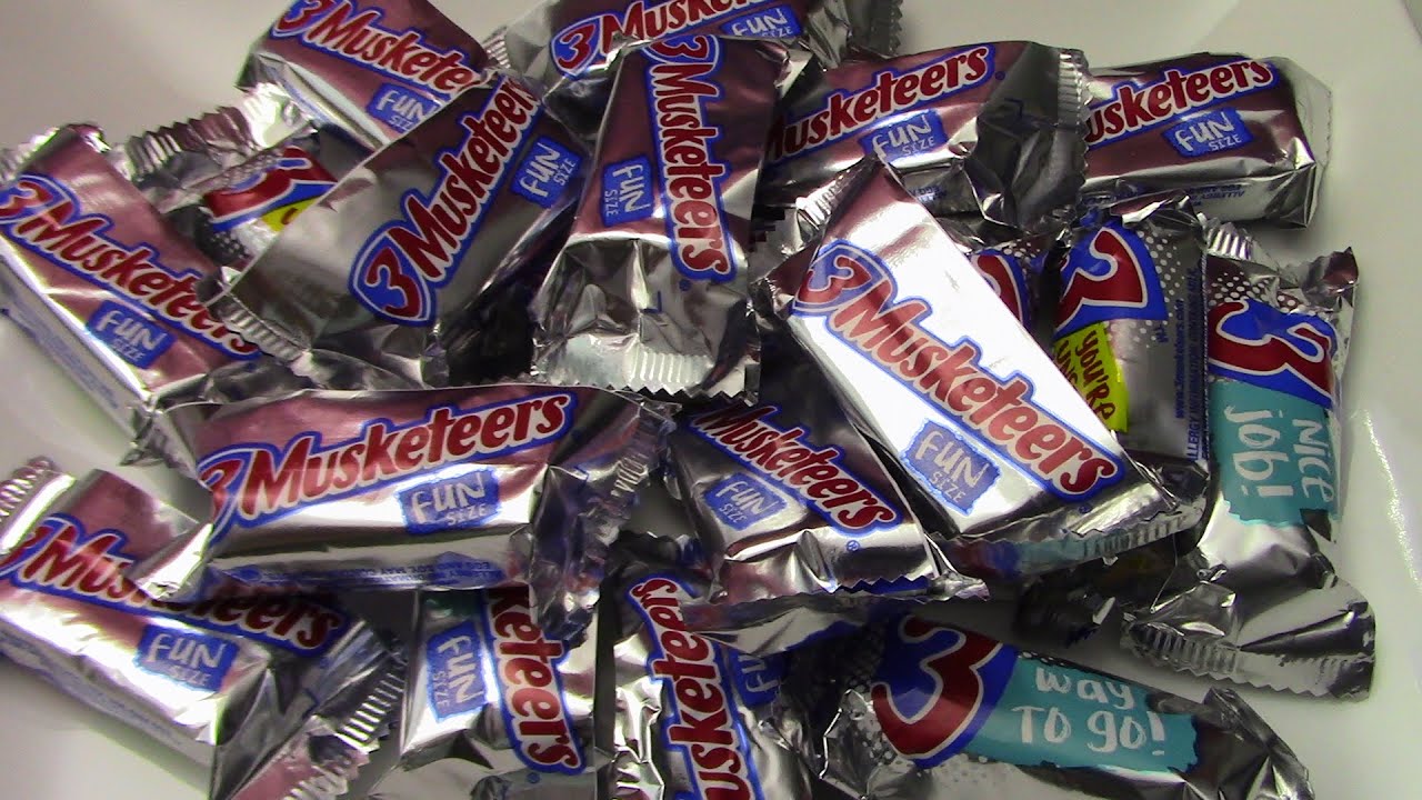 ASMR Filling Platter with 3 Musketeers Chocolates/sweets - YouTube