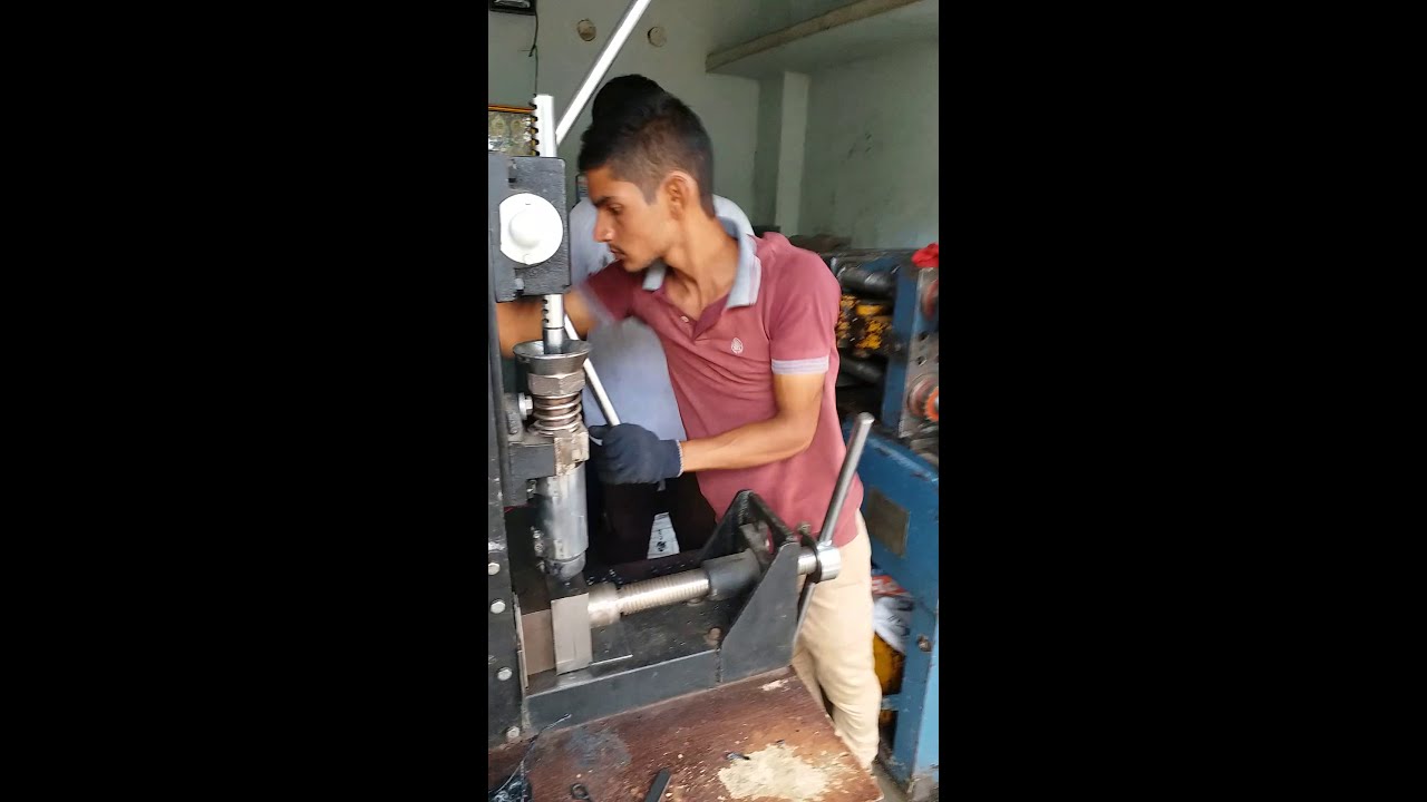 Hand Operated Injection Molding Machine 40 gms (Rs.25000) Cell ...