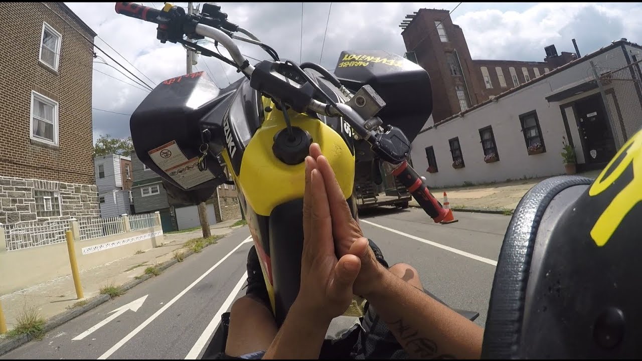 TEACHING BROS HOW TO WHEELIE !!!!!! DIRTBIKE AND QUAD - YouTube