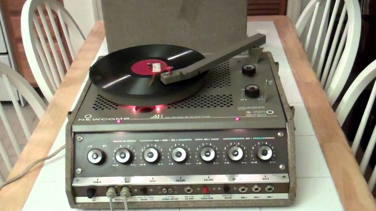 NEWCOMB TUBE RECORD PLAYER MODEL TR-1656 M -- L'HAI VOLUTO TE! -- CARLO ...