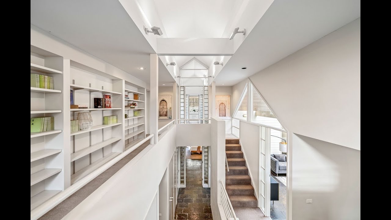 10 One Tree Hill, DONVALE - YouTube