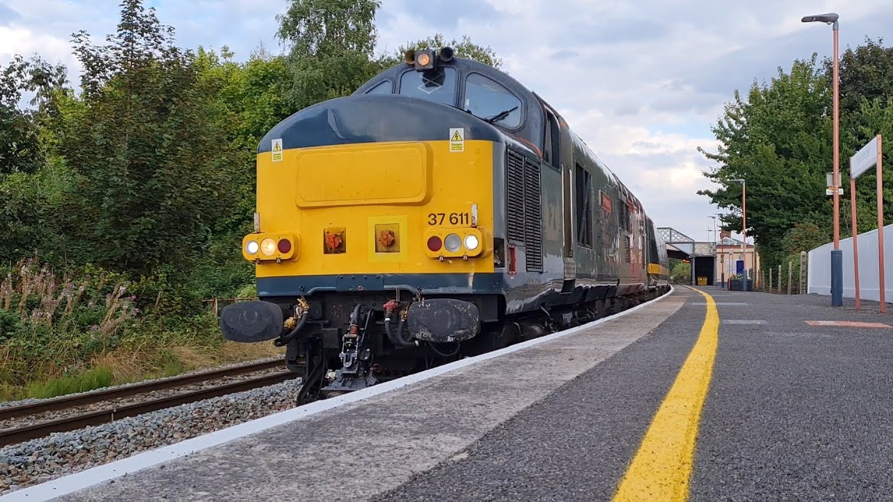 A Few Trains at Warminster 27/8/22 (Including 37611 Hauling ex GC MK4s ...