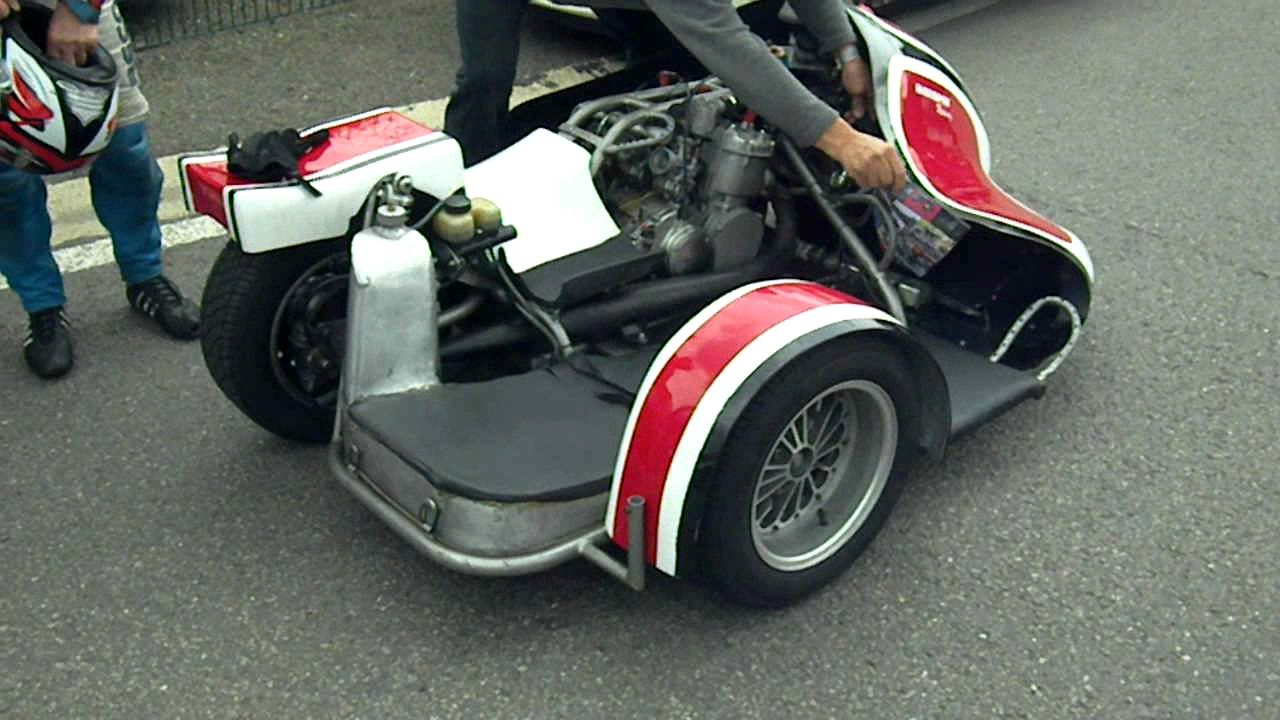 Suzuki GT750 sidecar racer - YouTube