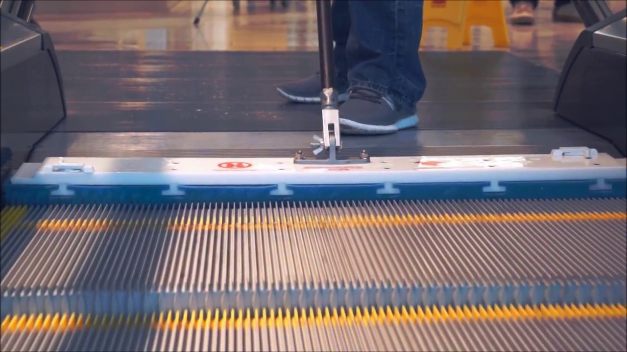 Entretien des escaliers mécaniques ( Escalators ) - YouTube