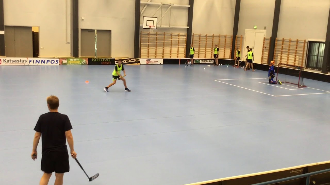 IFS 2018: Floorball training - long pass and shoot - YouTube