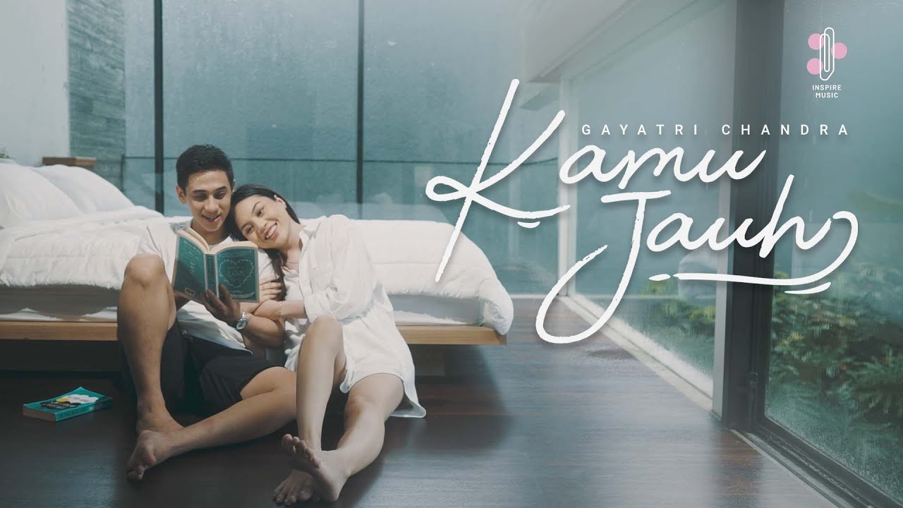 Gayatri Chandra - Kamu Jauh (Official Music Video) - YouTube