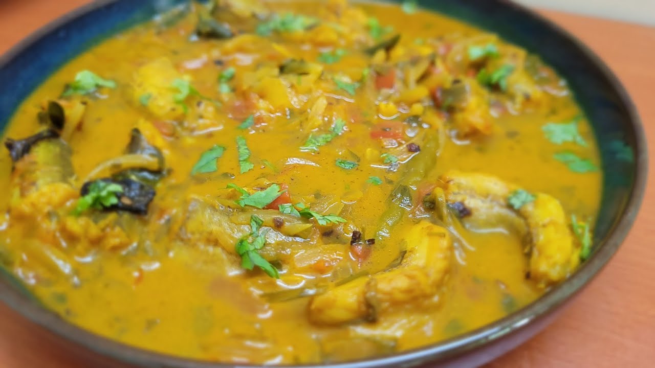 Kokani Style Ukarche Bombil||Bombay duck or bombil curry - YouTube