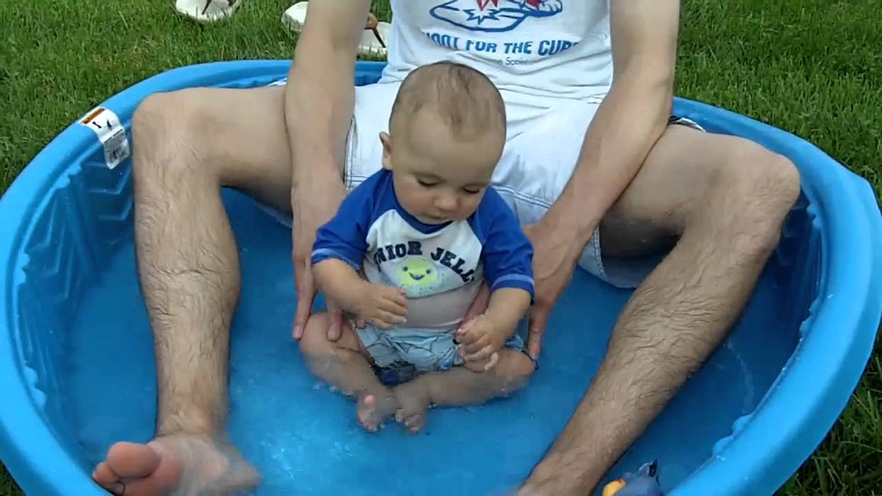 Levi splashing in the pool - YouTube