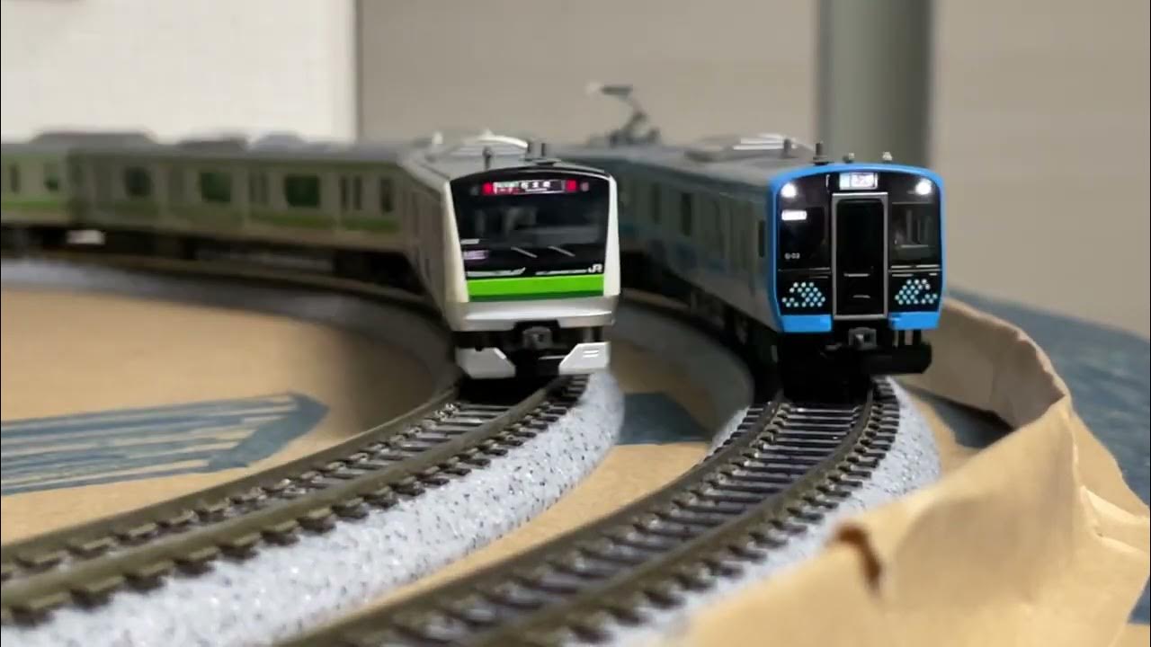 Nゲージ E233系6000番台とE131系500番台のすれ違い - YouTube