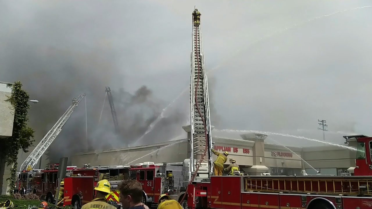 LACoFD Battle 3-Alarm Commercial Fire 04/11/2021 - YouTube