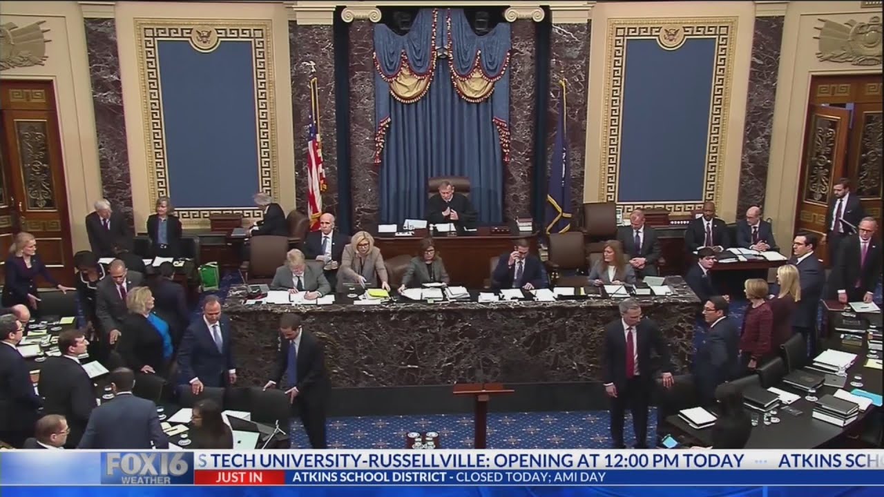 Roberts admonishes House prosecution, White House defense - YouTube