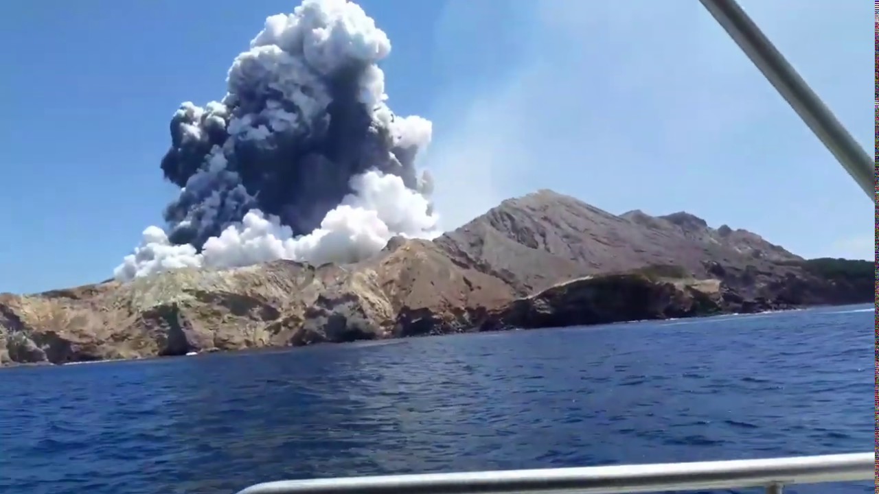 White Island Volcanic Eruption - FULL VIDEO - YouTube