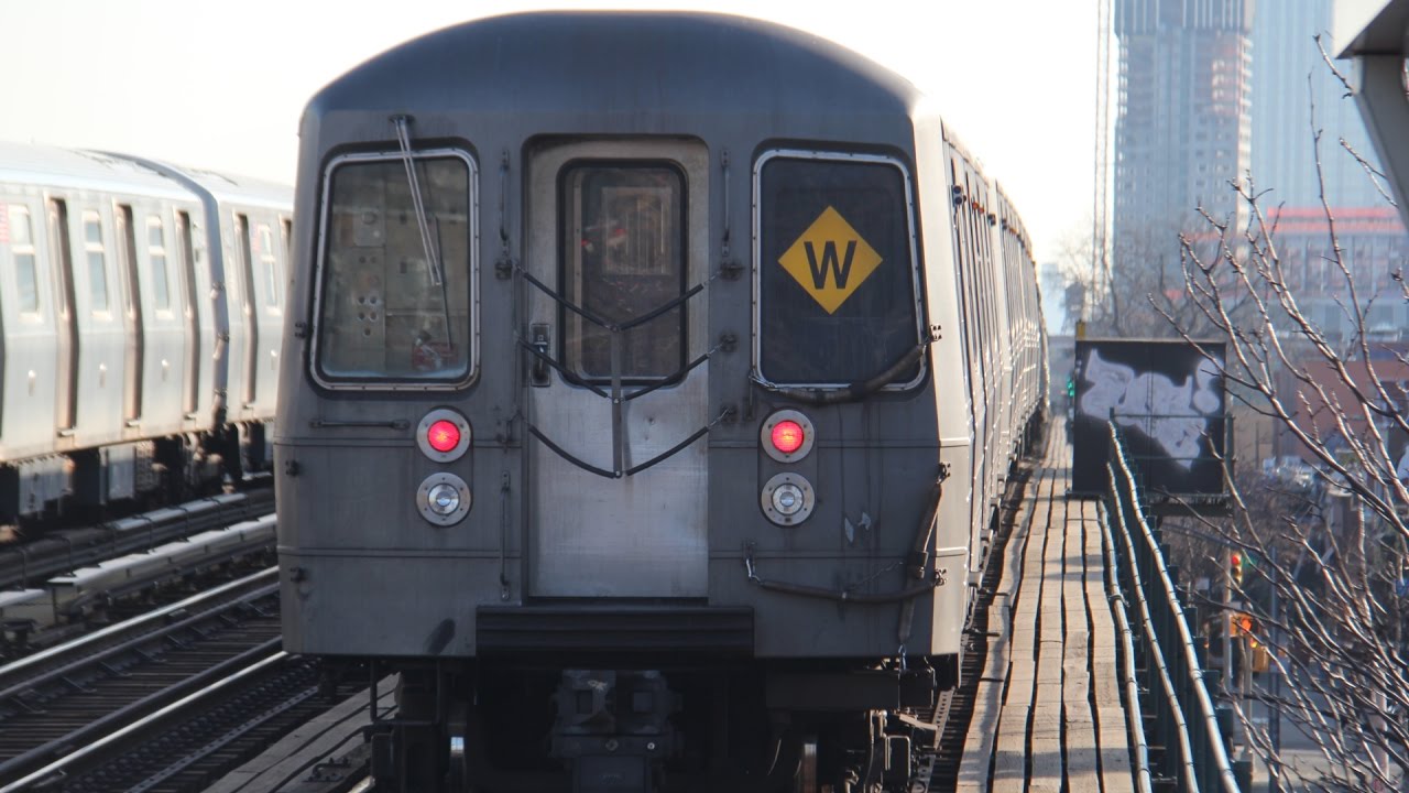 R68 and R68A (W) at Astoria-Ditmars Blvd - YouTube