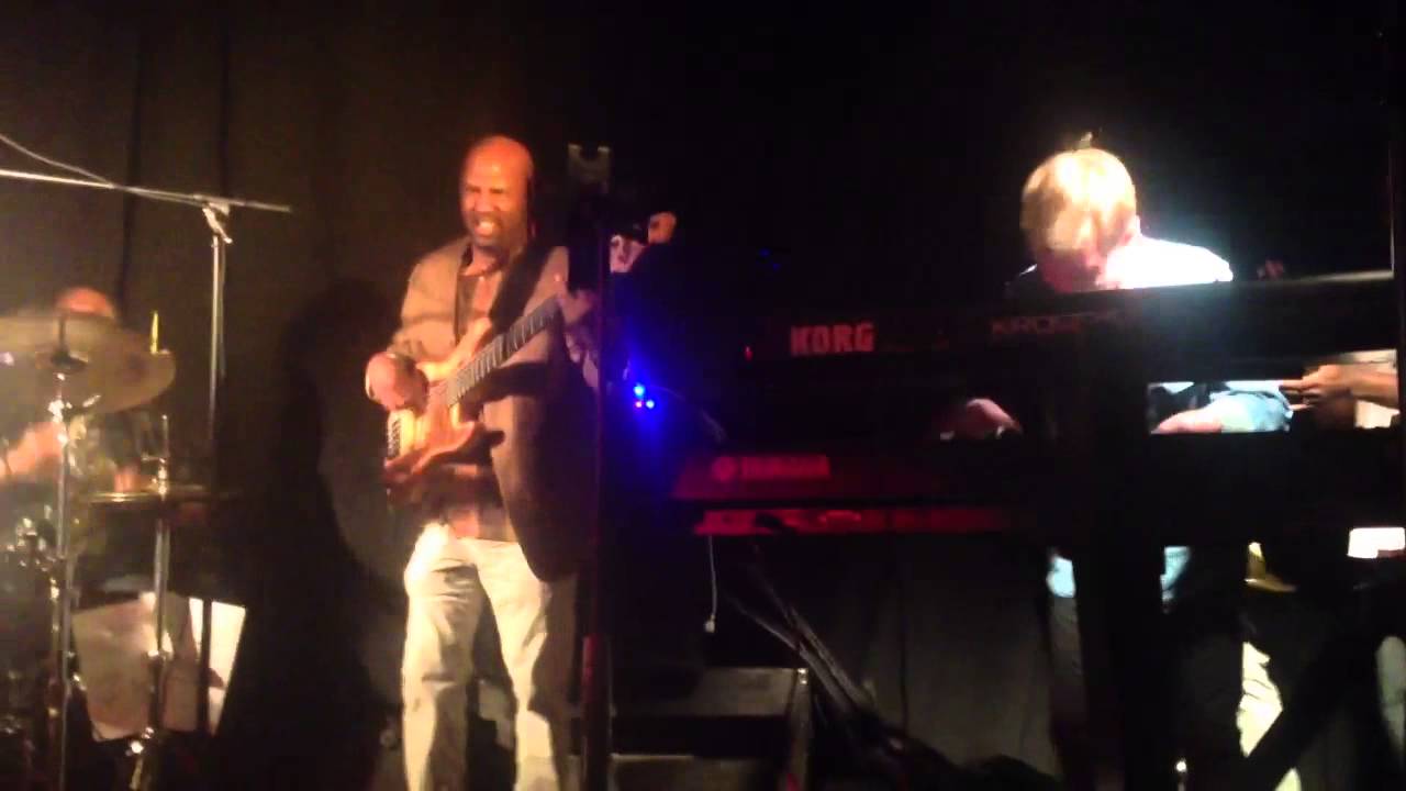 Holger Marjamaa joins saxophone player mike Phillips - YouTube