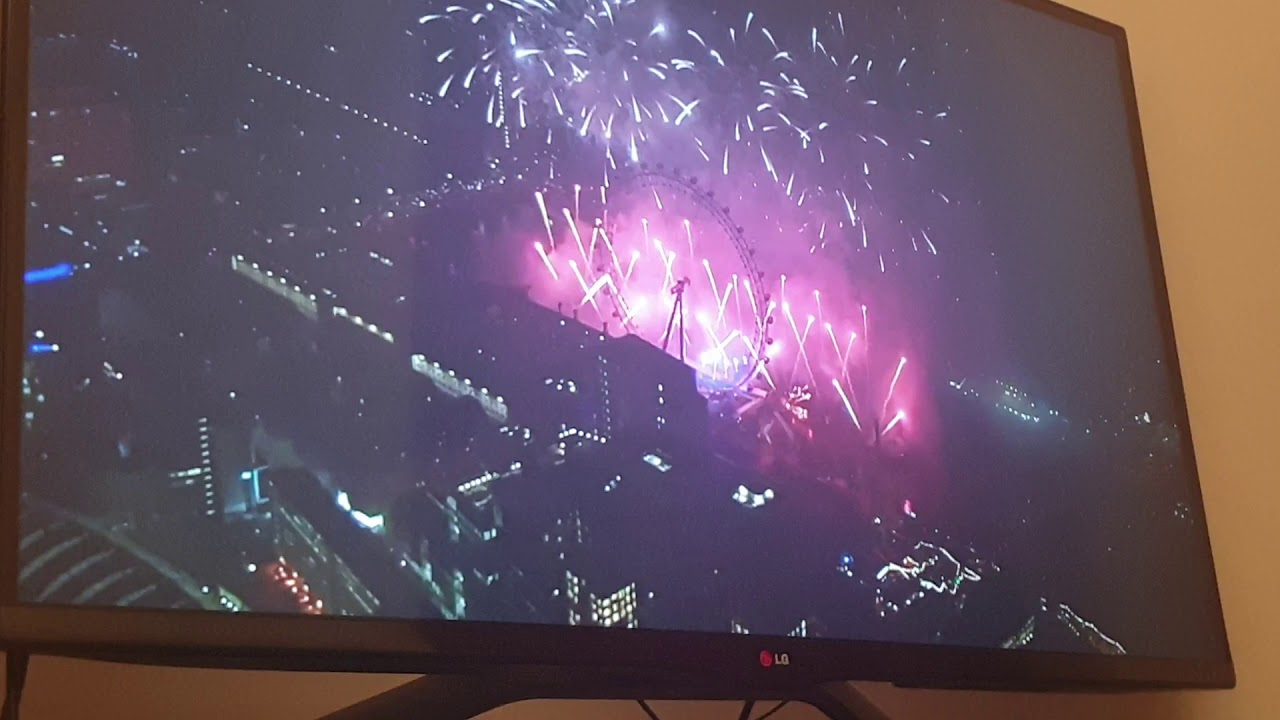 FULL video of New year's day fireworks at London 2020 part 2 - YouTube