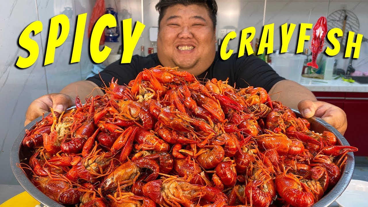 Houge COOKED 11LB of CRAWFISH and ate them with friends, so enjoyable ...