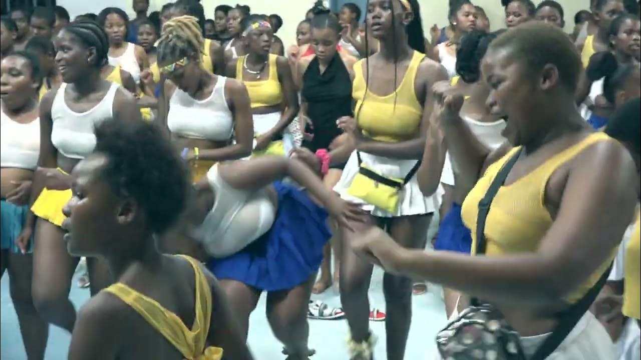 Icon Zulu Singing Singaphila kanjani wena thambo lenyoka - YouTube