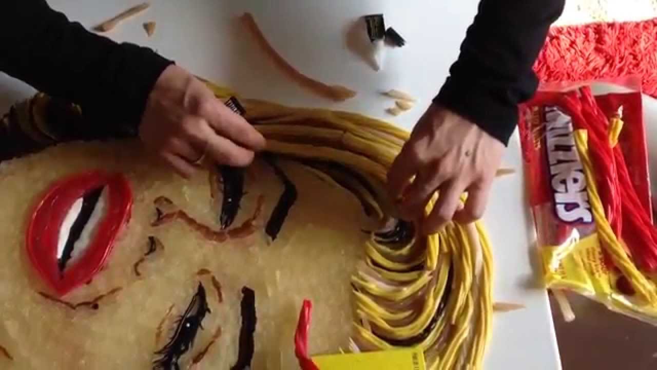 😱 Portrait made out of 6,000 pieces of CANDY - YouTube