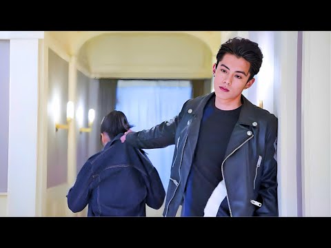 All Girls Fall in Love With the New Handsome Student Except the Shy Girl He Wants