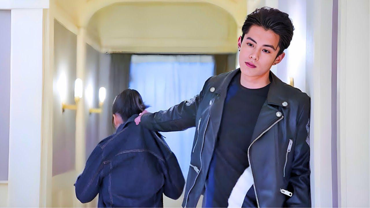 All Girls Fall in Love With the New Handsome Student Except the Shy ...