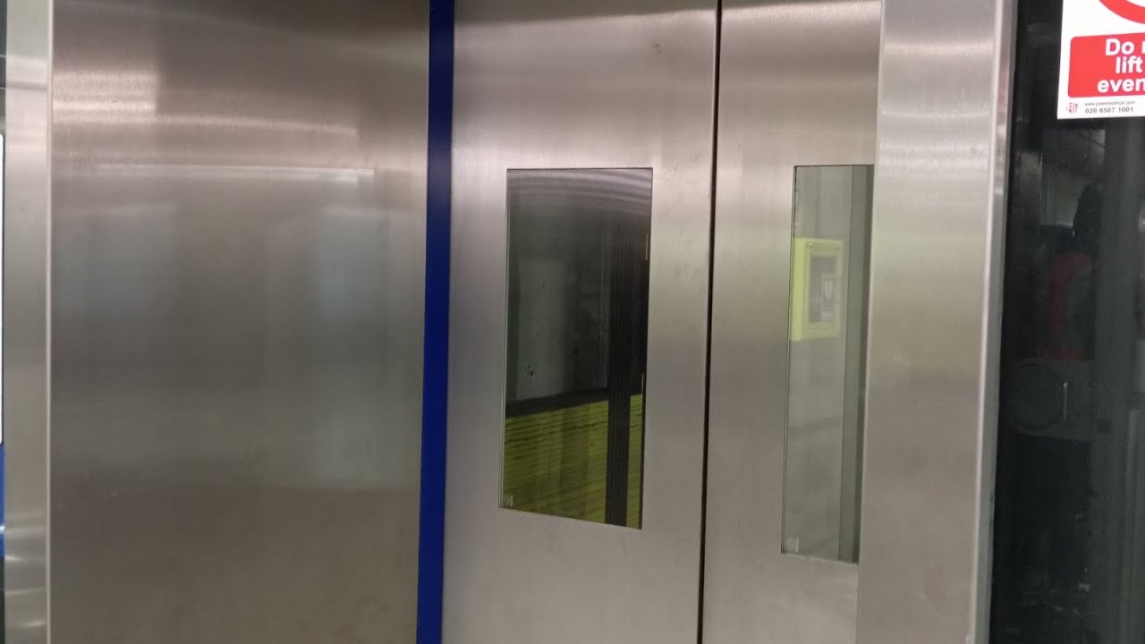 Accord lift @ London Bridge station - YouTube