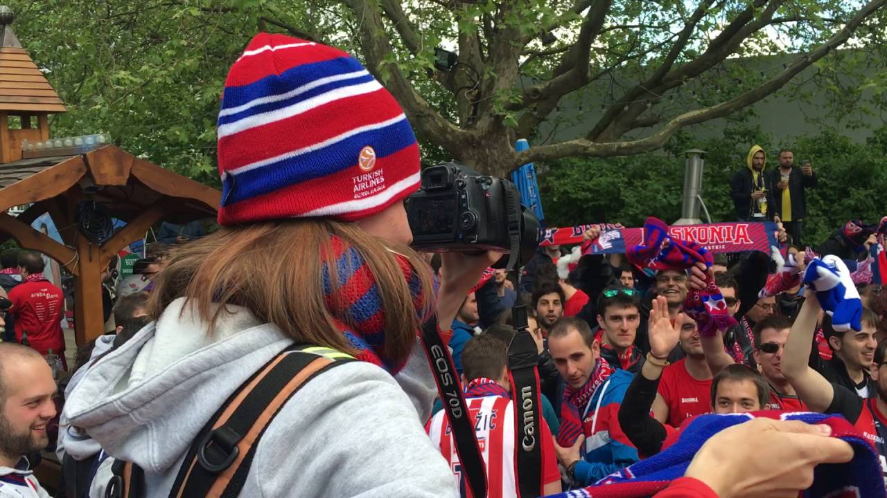 Baskonia fans play Kalinka for CSKA Moscow fan - YouTube