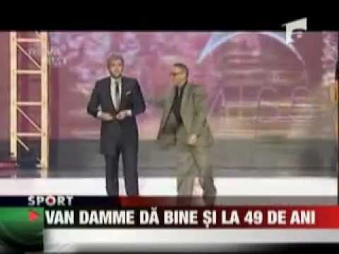 Van Damme Kicks a Wine bottle above the head !! (Live)