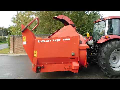KVERNELAND TAARUP 852 STRAW CHOPPER SILAGE FEEDER - YouTube