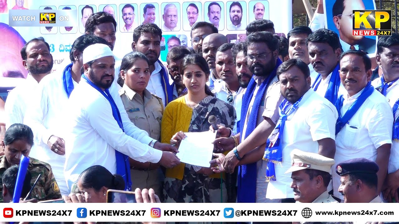 Bidar News l DC Shilpa Sharma accepted the memorandum at Abedkar Chowk ...