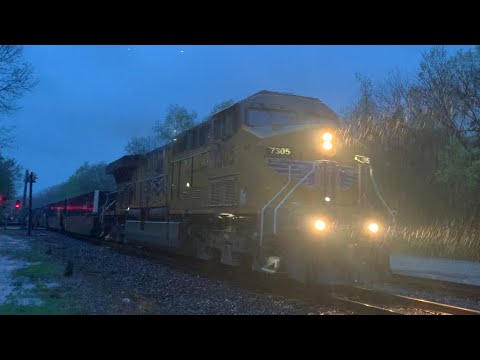UP Baretable Train Meets UP ITUG4 in Sherman, Missouri 4/10/24 - YouTube