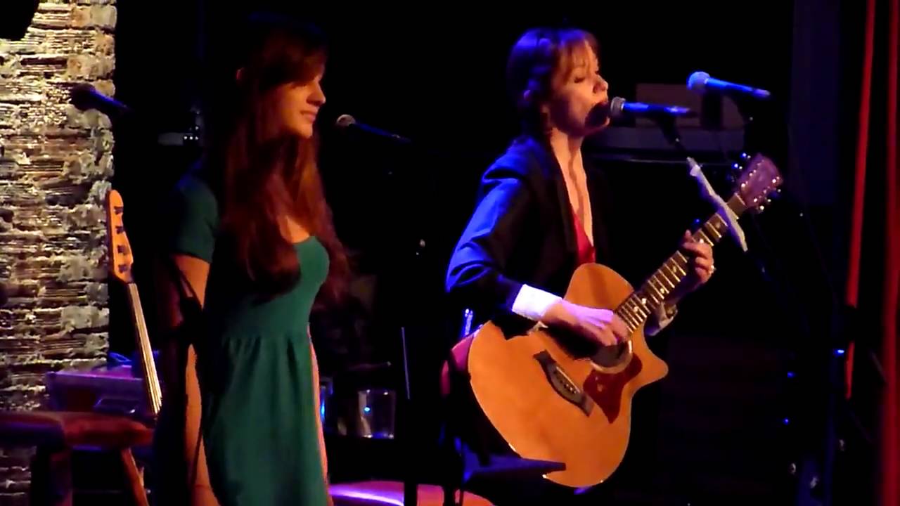 Suzanne Vega and Ruby Froom at the City Winery 06-May-2010 - YouTube