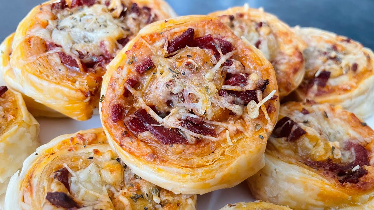 Easy mini pizzas with Turkish Sausage - Makkelijke mini pizzaatjes met ...